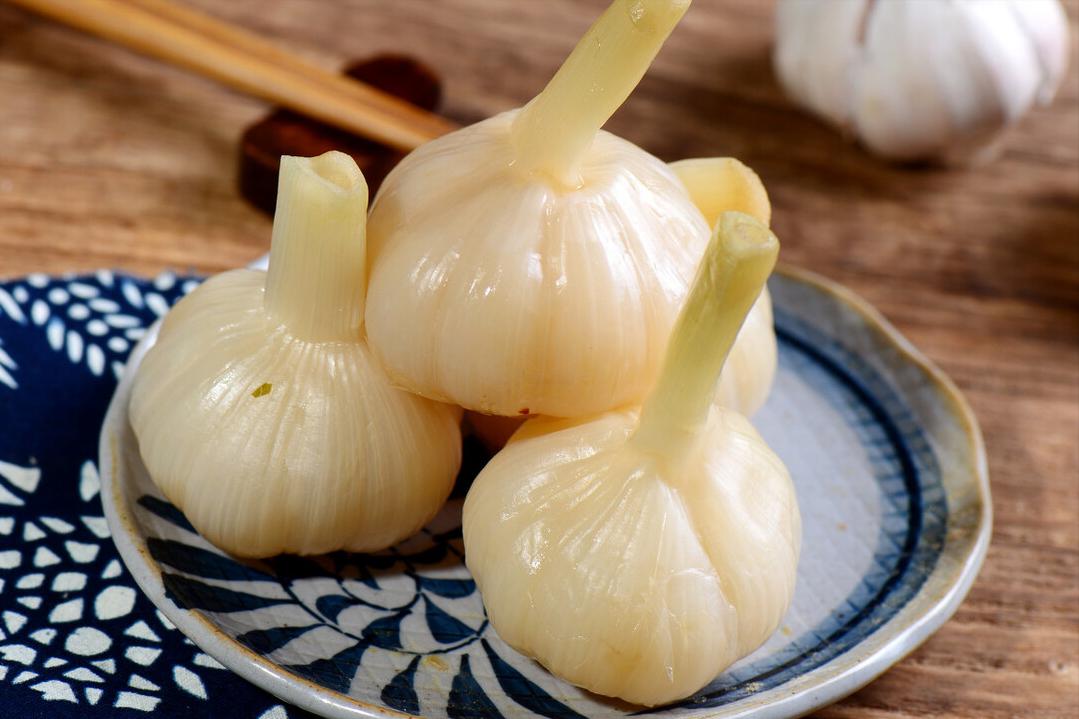 Pickled candied garlic, only sugar and vinegar are not authentic ...