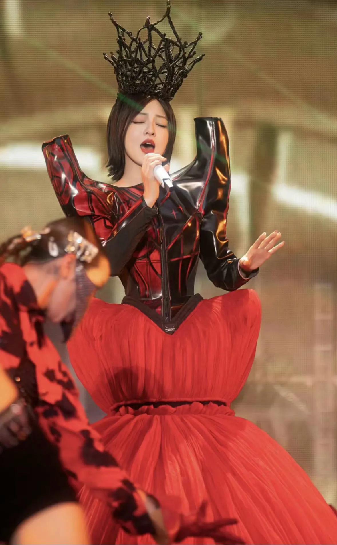 My God, Angela Chang's concert looks are so beautiful, why is my sister ...