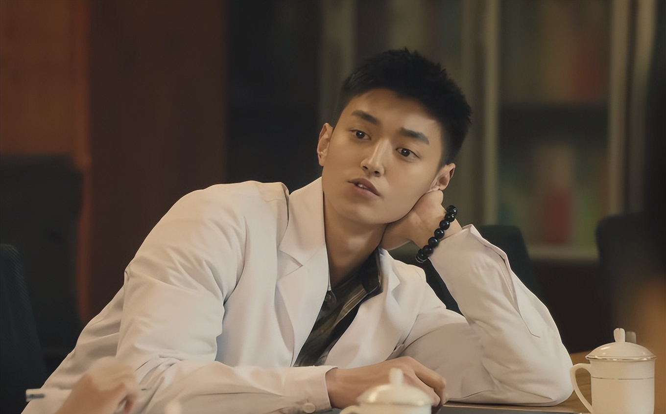 "Awakener" Wang Youjun: Surrounded by old drama bones is his perfect interpretation - iNEWS