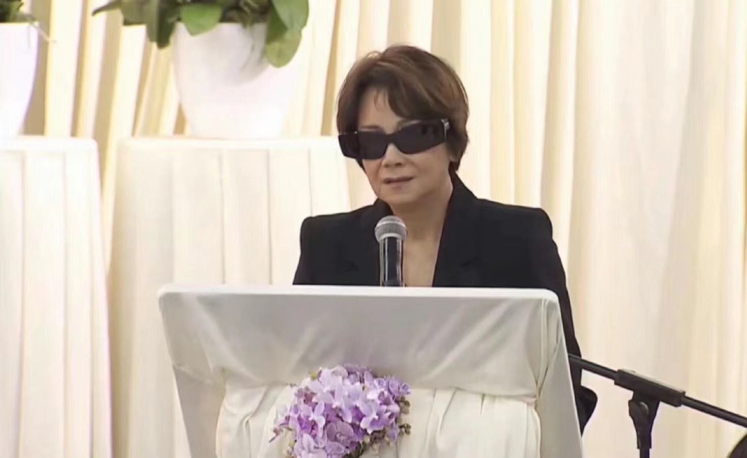 Coco Lee memorial service stars farewell: Zhen Ni gave a speech, Xiao Yaxuan cried bitterly - iNEWS