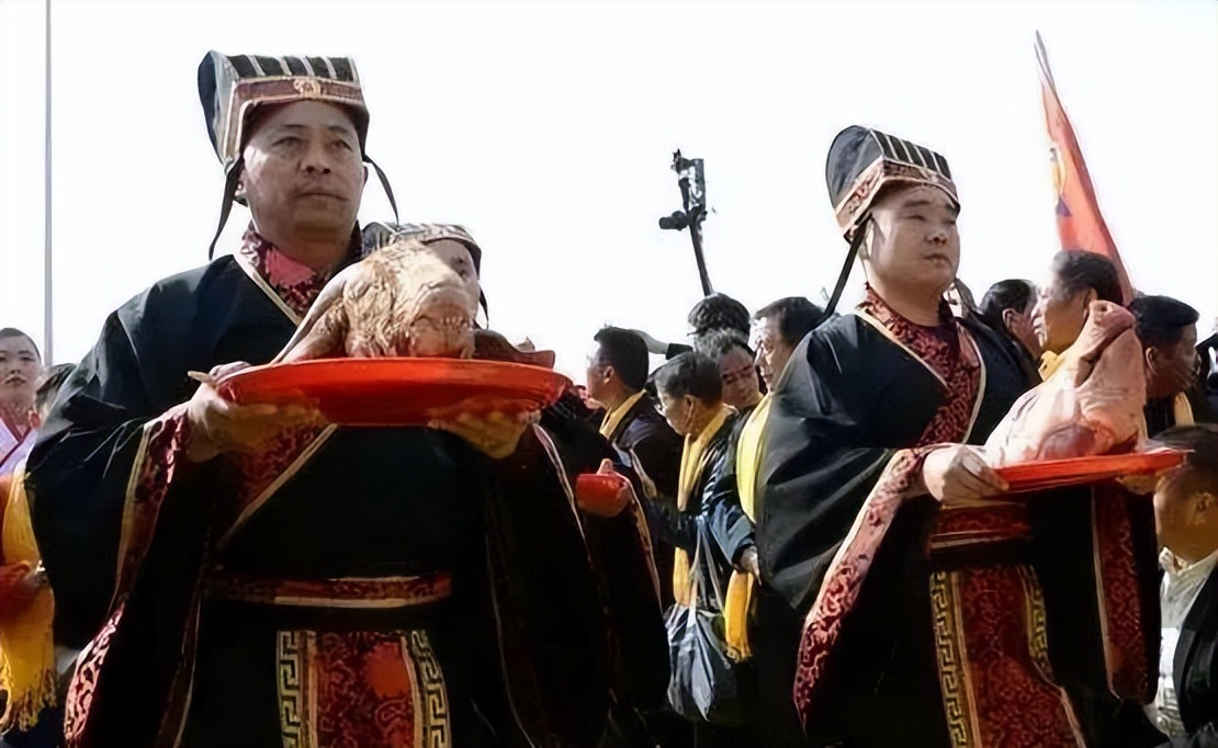 The expressions of the gods and the direction of offering sacrifices to ...