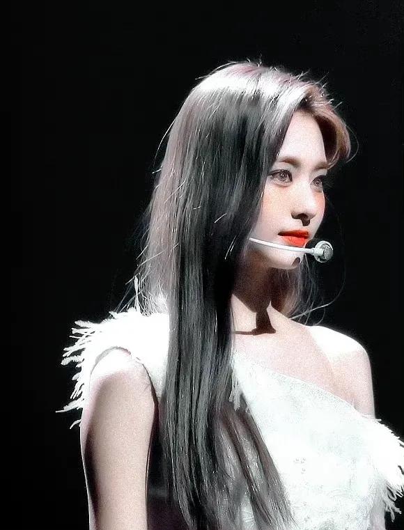 Twice Zhou Ziyu wallpaper sharing: pure and smart beauty, come and ...