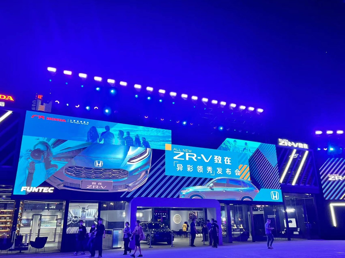 An explosive car that breaks the boundaries of the senses, the first ...