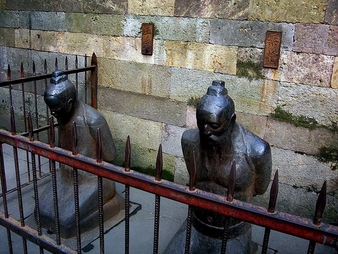 Zhao Gou, Emperor Gaozong of the Song Dynasty, settled in a corner and ...