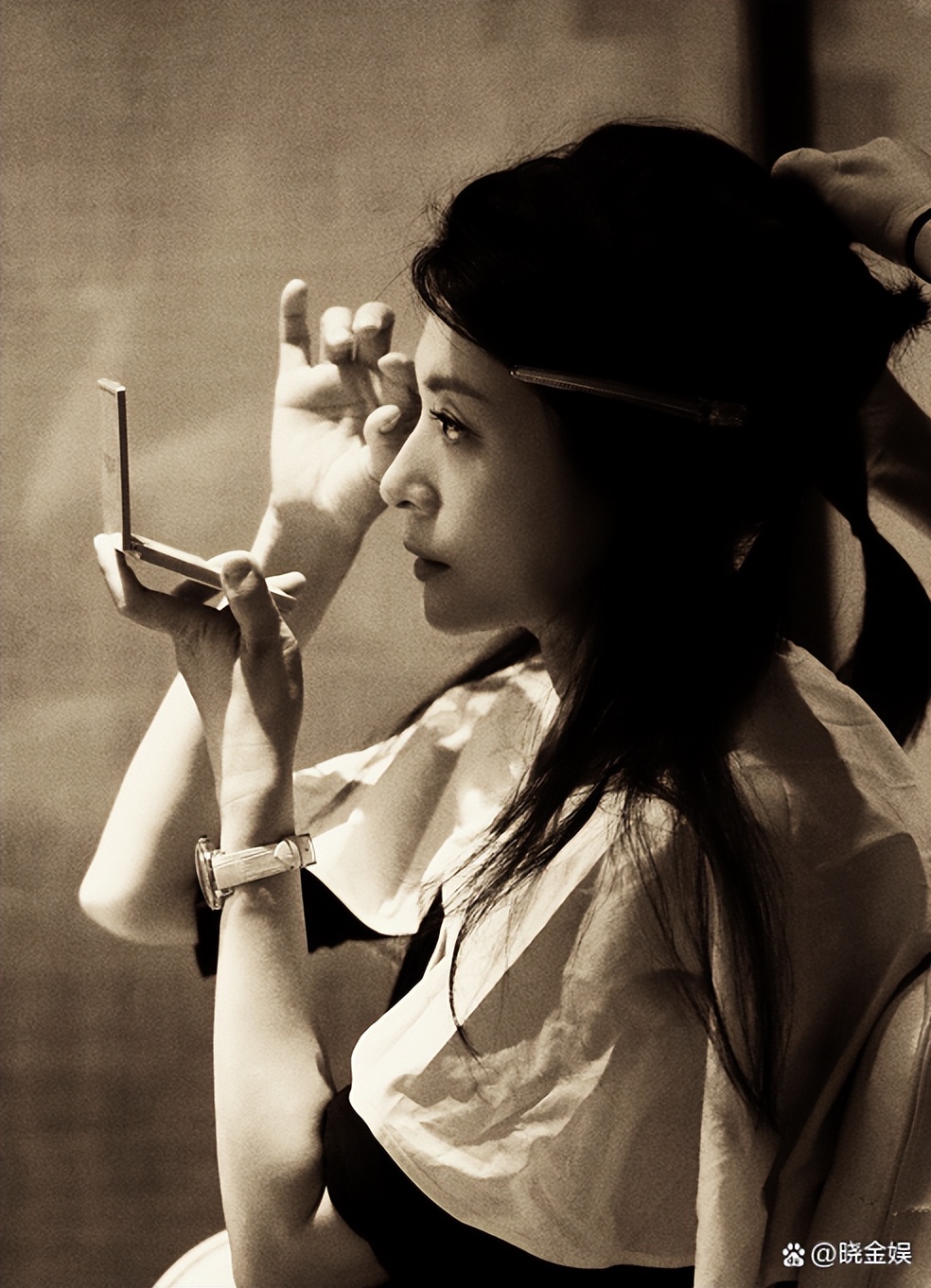 Zhou Tao: Self-exposing the small details before going on stage, while taking off all the gold ...