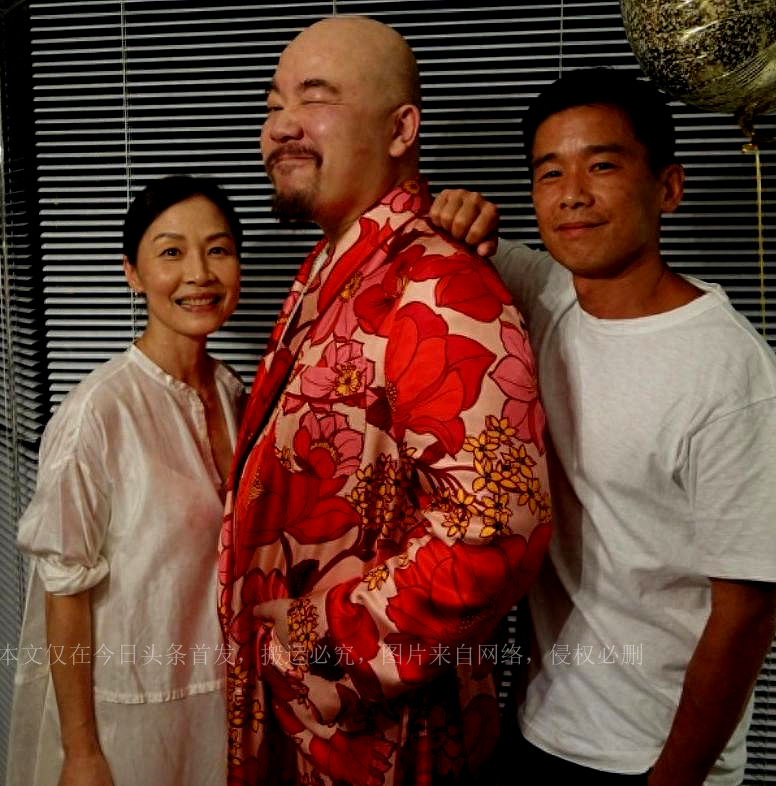 Peng Ling and his wife celebrate Huang Weiwen's birthday. After 19 ...