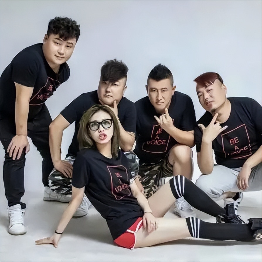 Rock singers sing love songs, and Lightyear band Momo interprets ...