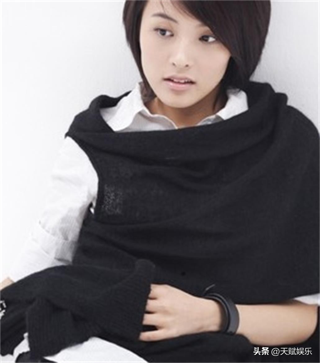 Film and television actress and producer Zheng Luoxi's beautiful photo ...