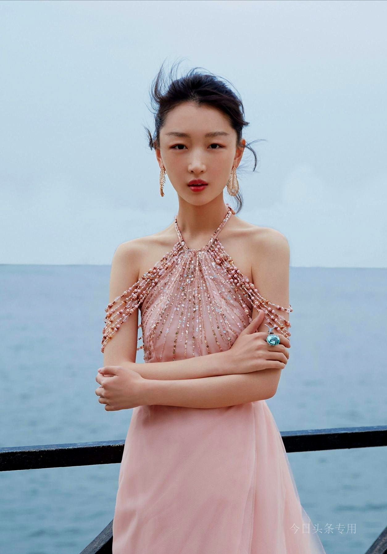 When you see Zhou Dongyu, you don't have to believe in his character ...