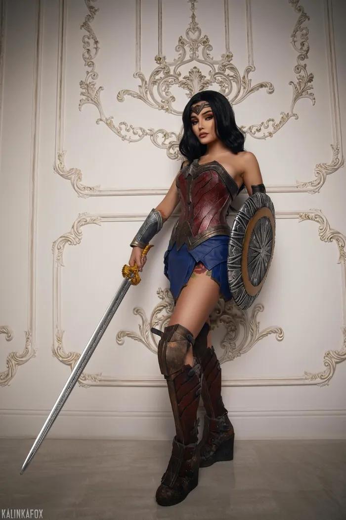 Wonder Woman cos - iNEWS