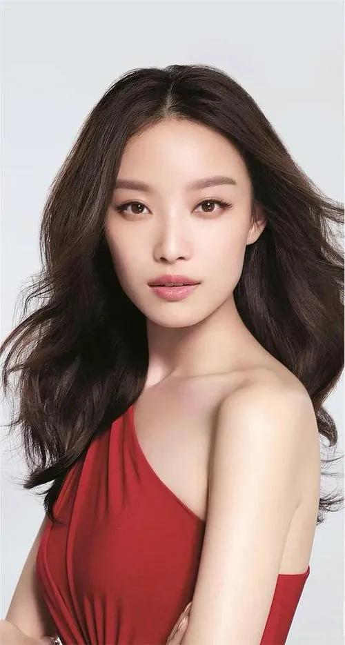 Ni Ni, a beauty with various styles, has a cool feeling, and her ...