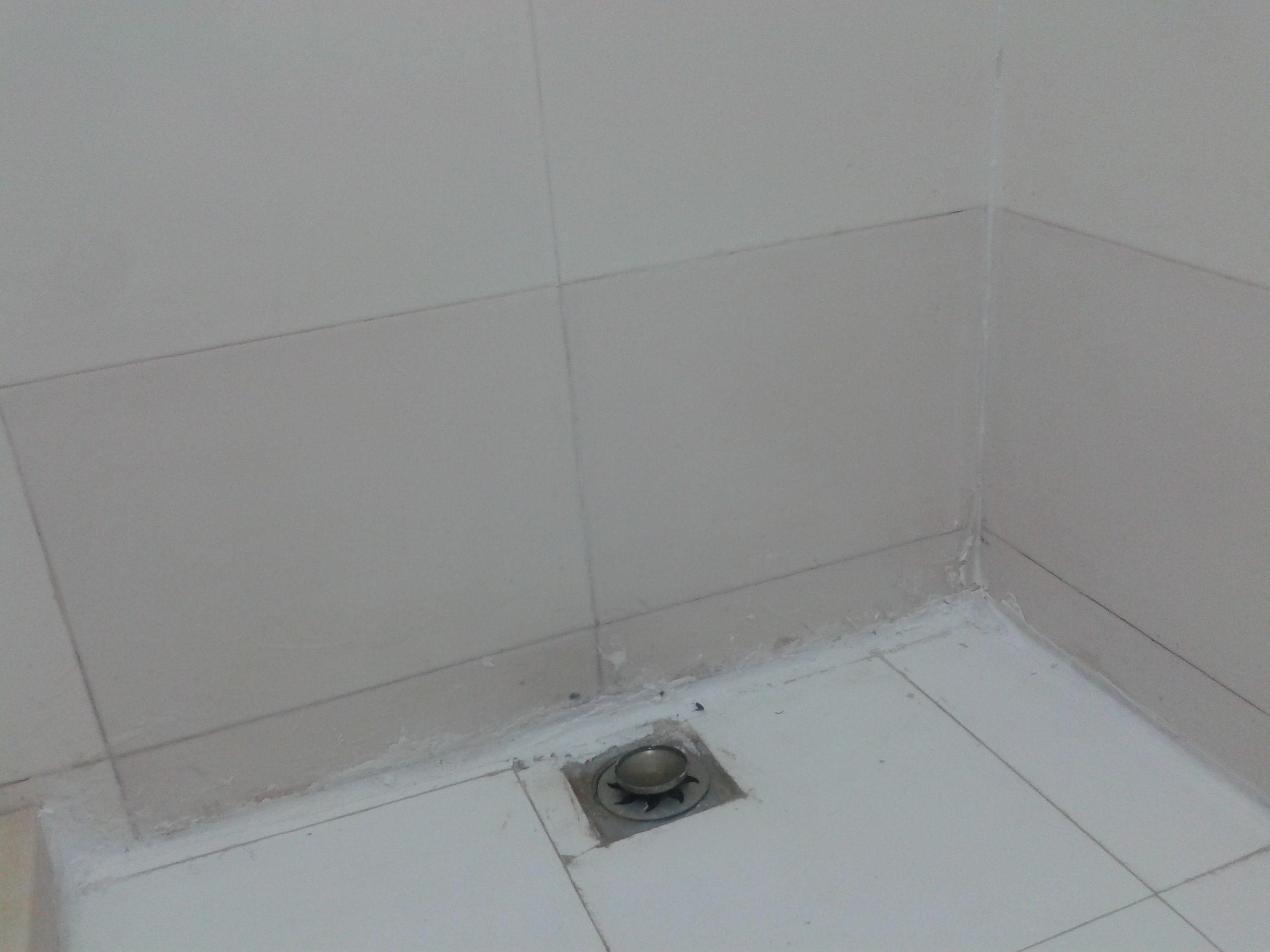 How to repair the water seepage in the bathroom tile seam? Don't worry ...