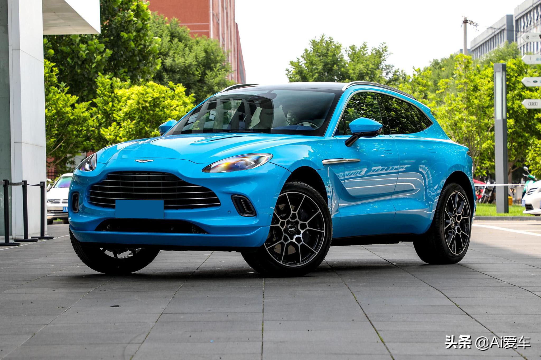 超跑頂級大尺寸SUV，4.0TV8引擎暴力輸出，帶你看阿斯頓·馬丁DBX - 頭條匯