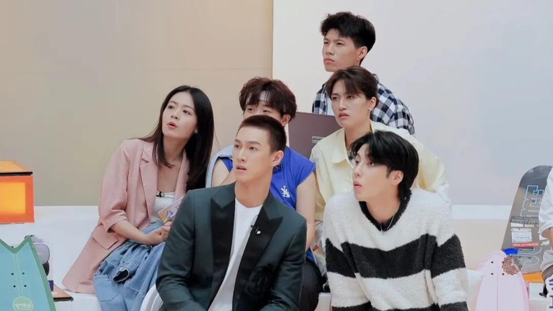 Cai Guoqing turned his face, He Jiong and Shen Mengchen were "Master ...