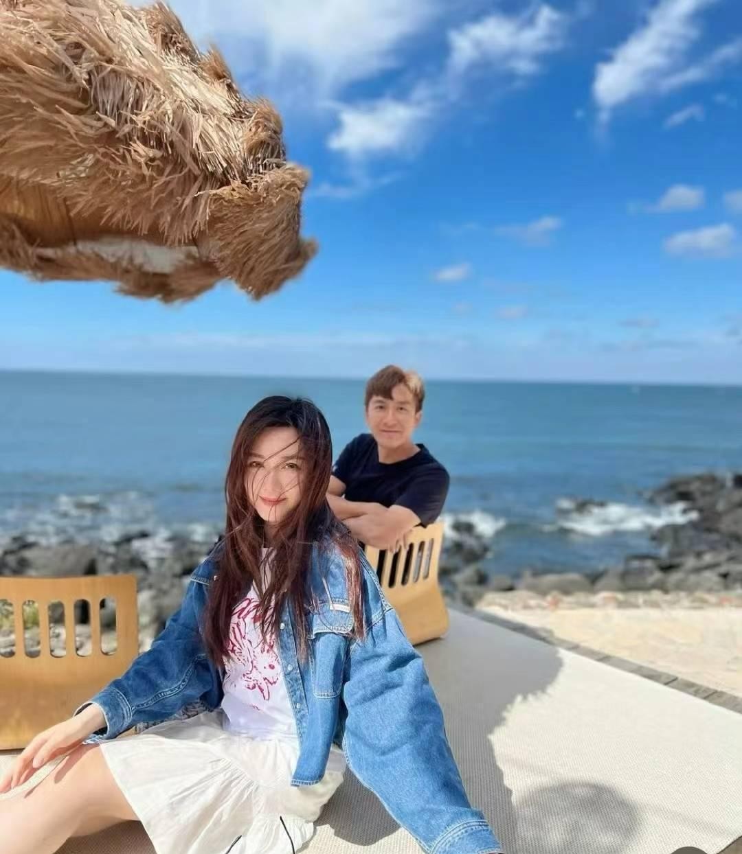 Ma Guoming and Tang Luowen went out to enjoy their sweet married life ...