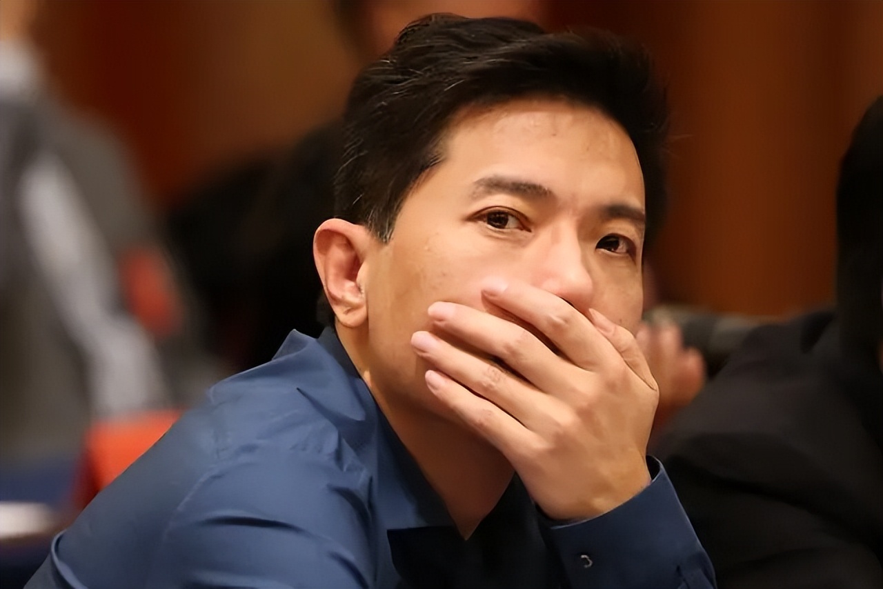 The vice president of Baidu and the former CEO of Sogou are on the bar ...