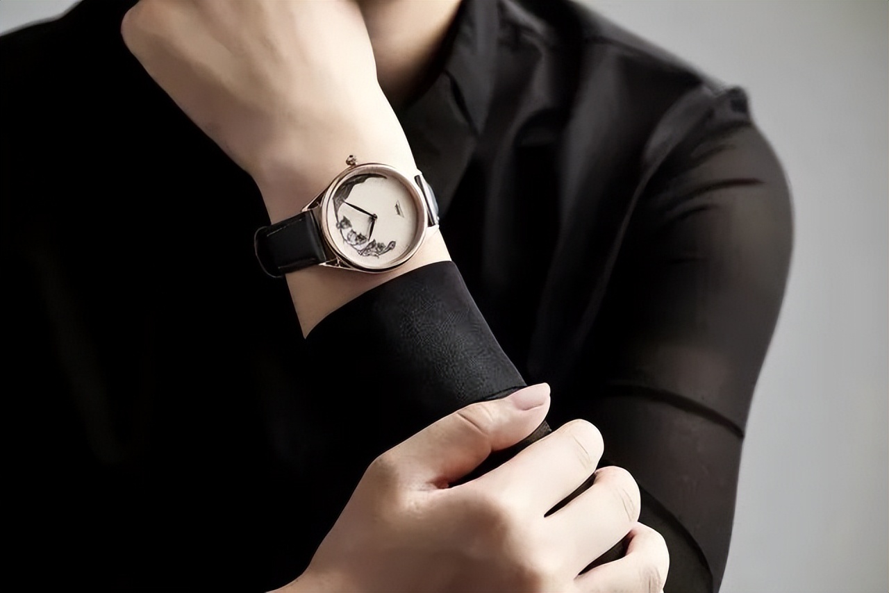 Wearing Su Xiu on the body, on the wrist, and in the hand, Su Xiu is ...