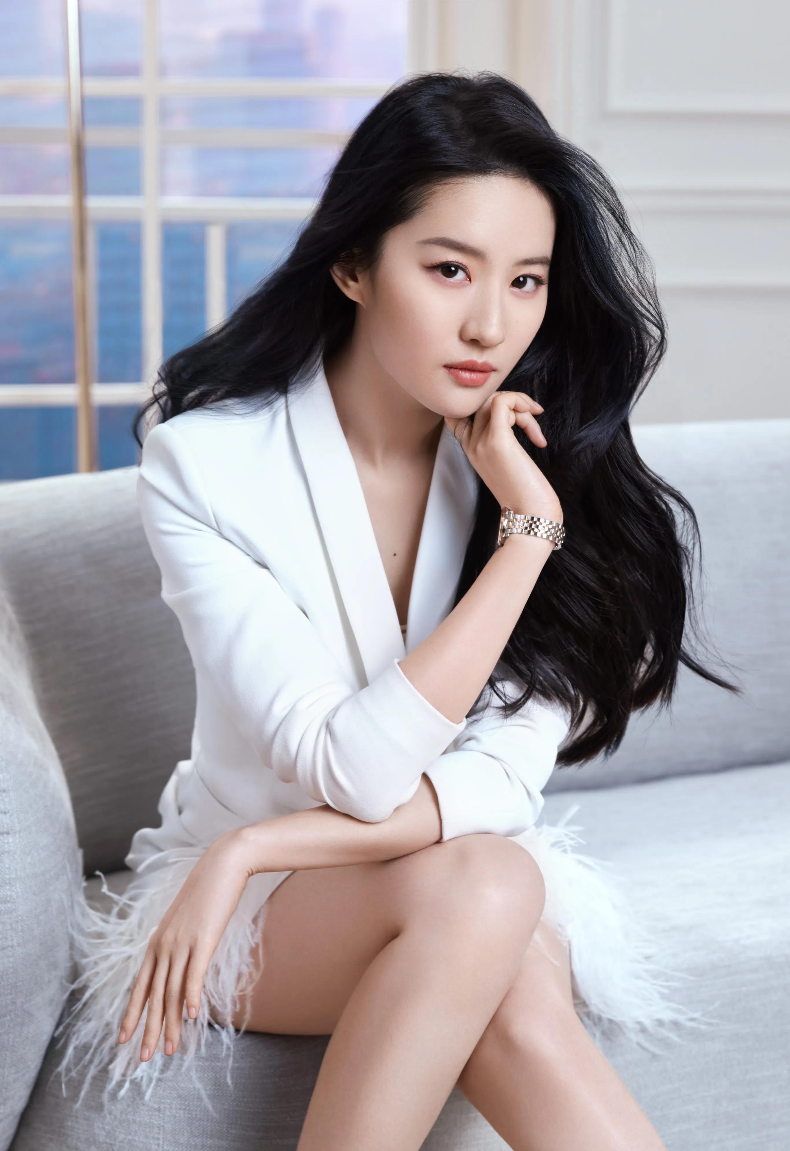The beauty of the national goddess Liu Yifei is a classic, as soft and ...