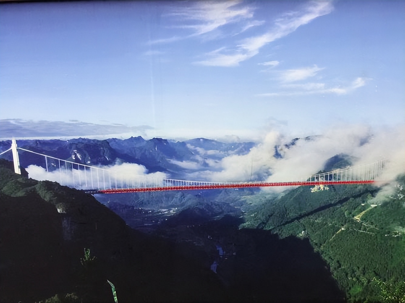 The human miracle "Aizhai Bridge" in western Hunan created four "tops ...