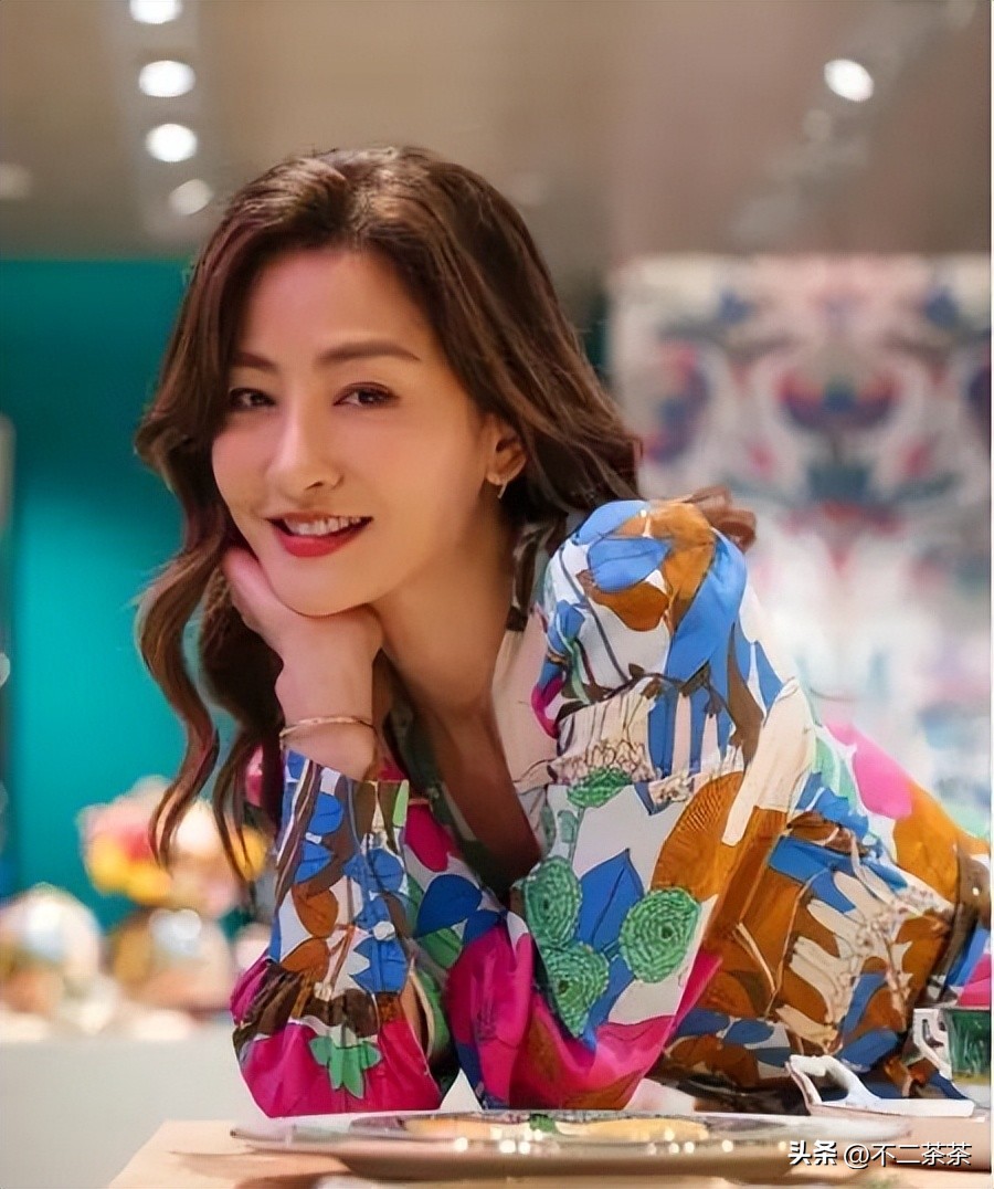 59-year-old Guan Zhilin and 12-year-old supermodel Zhou Wenqi attended the party, but they were ...