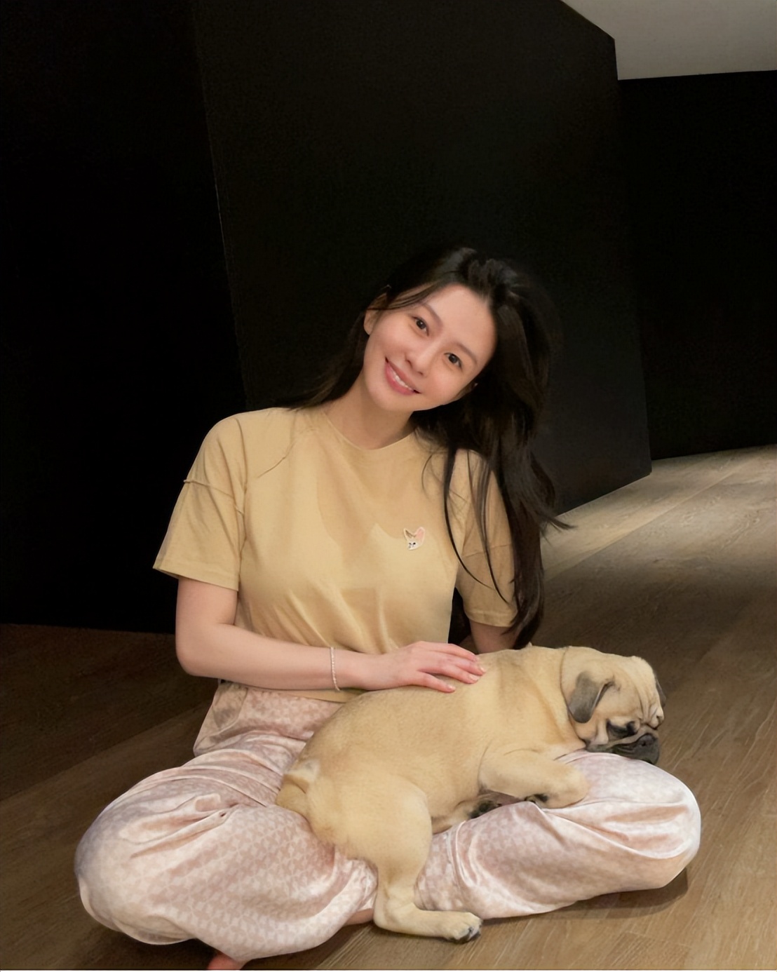 Qiu Shuzhen's daughter is so amazing!Wearing pajamas and showing off ...