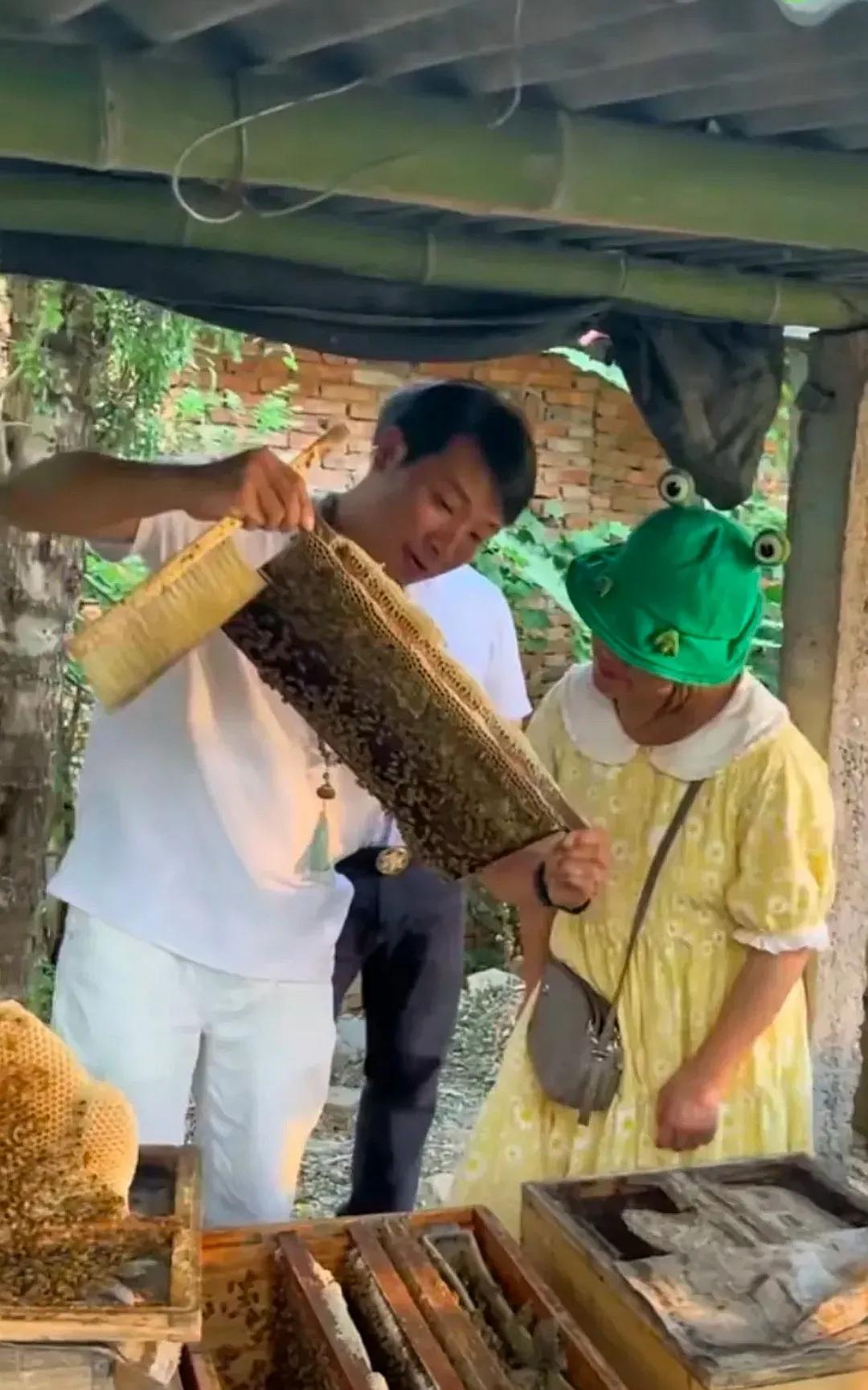 Yang Yuce posted a video to apologize to Yu Xiuhua and her parents, and ...