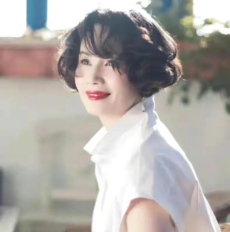 CCTV anchor Xu Li, married a famous family with his son, and a second ...