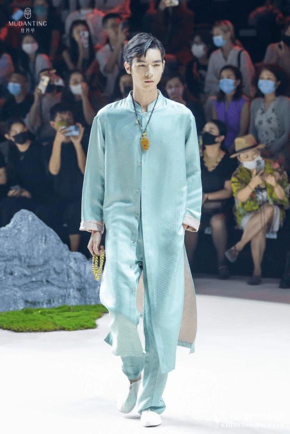 Han Qi: independent woman, pleasing to others - iNEWS