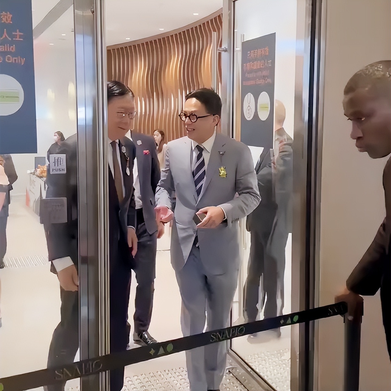 A suit left no "underpants" left for Li Zekai, but exposed Wang Sicong's embarrassing situation ...