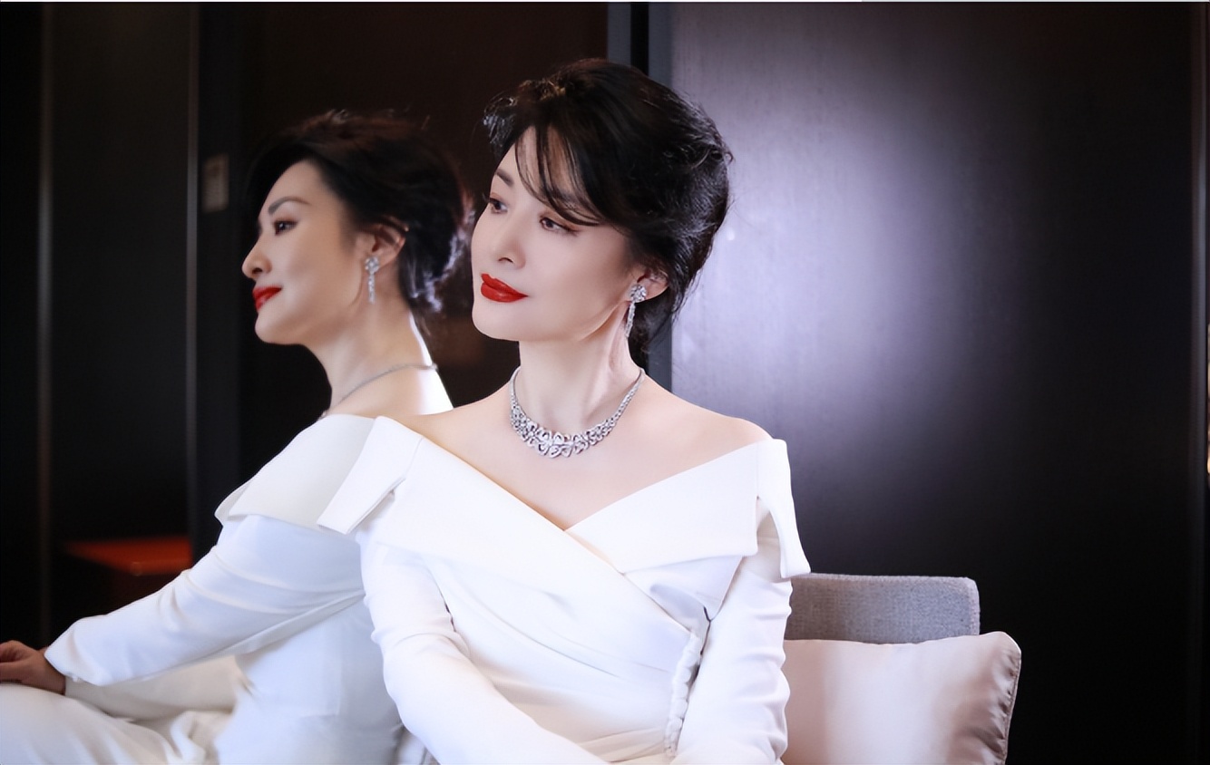 Zhou Tao: In the fashion circle for the first time, 11 big-name ...