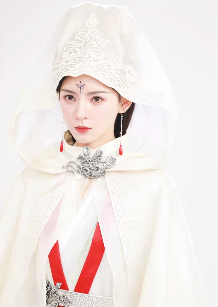 Zhang Yuxi feels cold about the fashion style of Feng Lixue in white ...