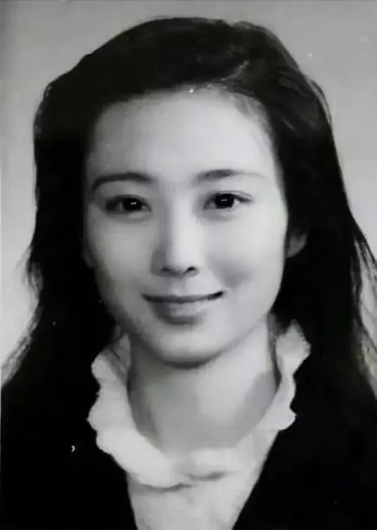 Zheng Zheng gave up the "iron rice bowl" to play the mandarin duck. Is ...