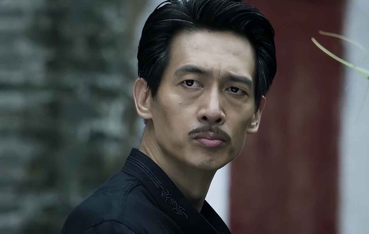 This person appeared in the play for a second! But it can make Lin ...