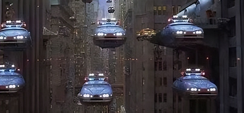 Tech elements are so cool! "The Fifth Element" combines sci-fi action ...