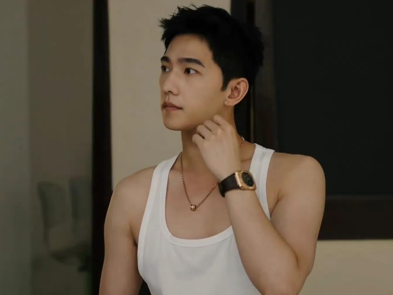 "Yang Yang's New Picture" shows the waistline!Shirtless and seductive ...