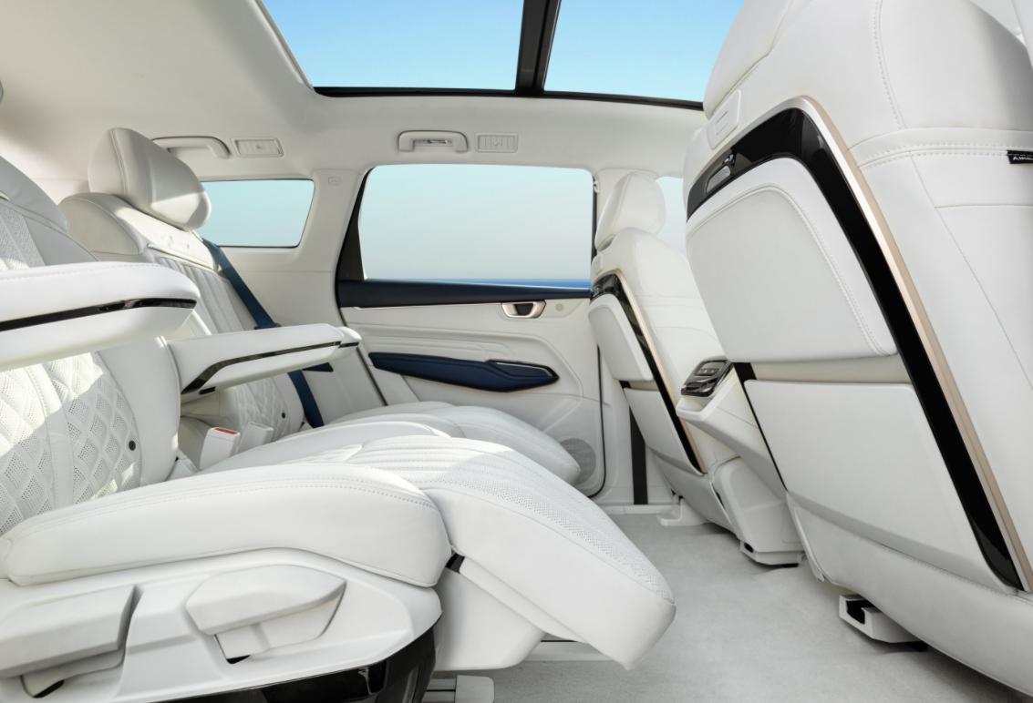 Capgemini hybrid with electric leg rest + small table board, equipped ...