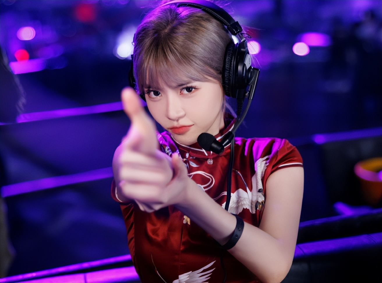 Zhou Shuyi gave up her career for love, broke up with her boss, and had ...