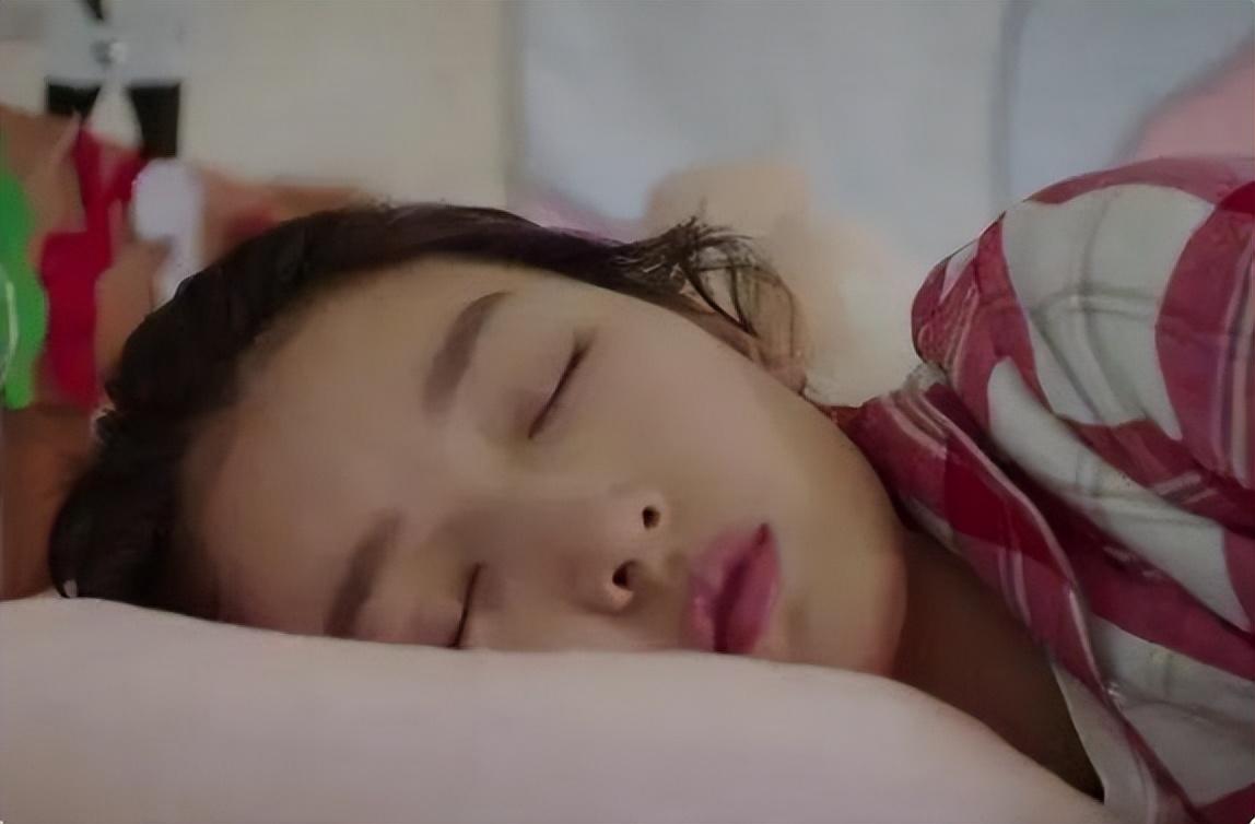 It turned out that the "sleeping scene" was filmed in this way, it was ...