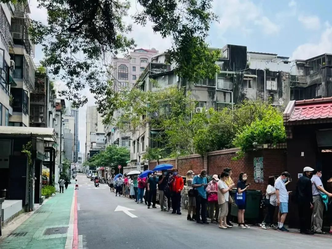 85-year-old Qiong Yao: Bury her husband with flowers, live in seclusion in a 550 million mansion ...