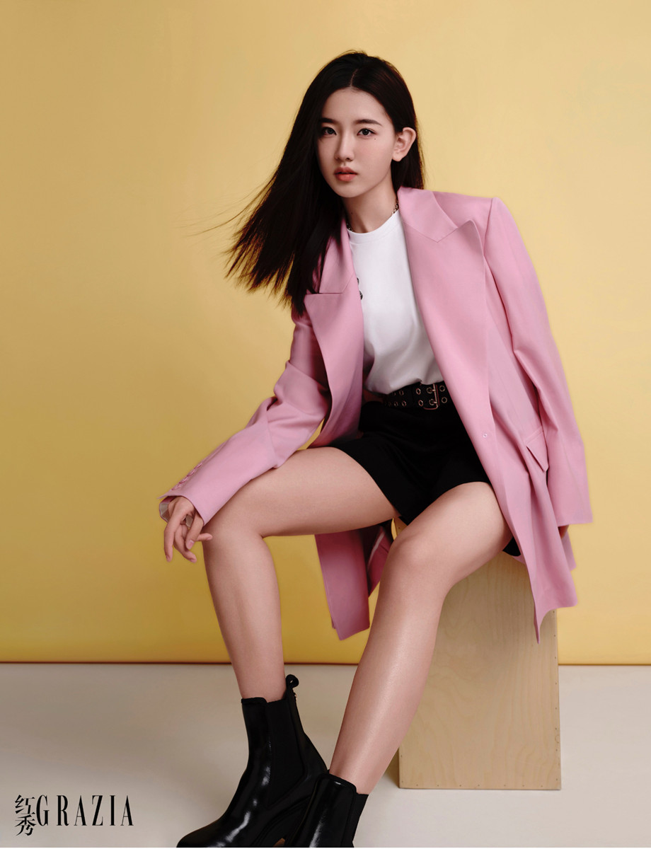 Meng Yutong wears a new way of dressing with fire, asking her upper ...