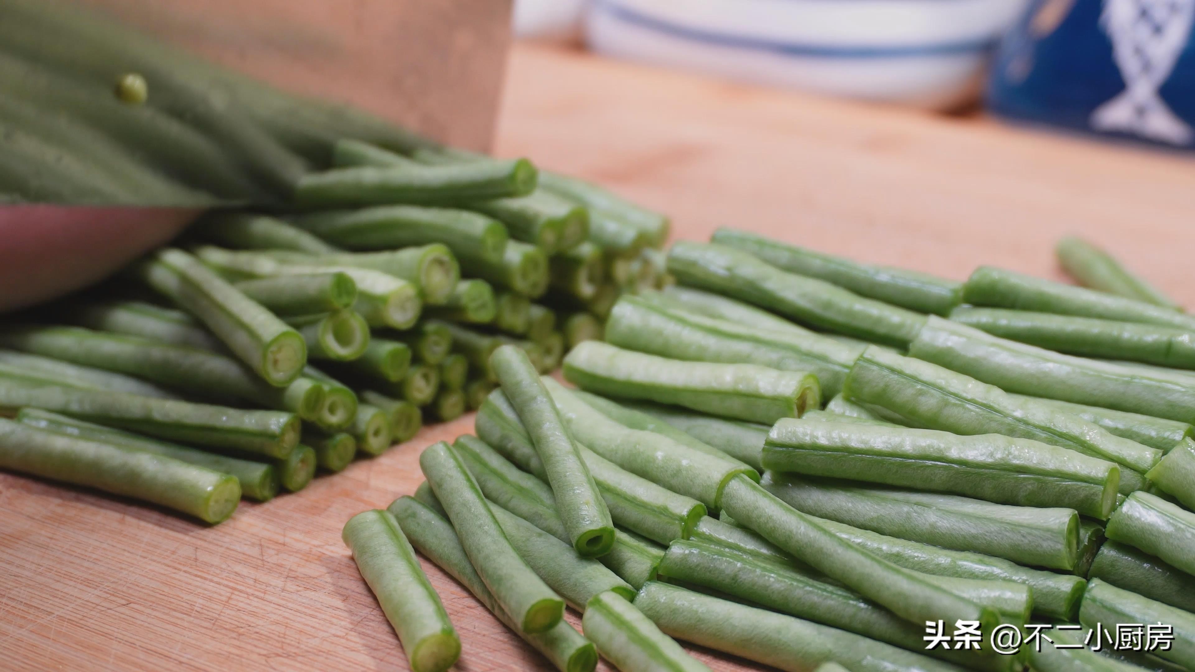 Potatoes and beans, it is most taboo to fry directly in the pan, add ...