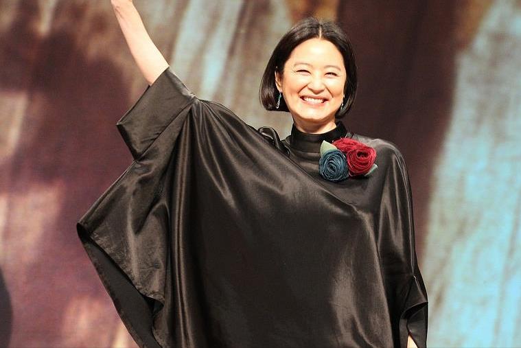 Lao Lai Qiao? 68-year-old Brigitte Lin went into battle in a vacuum ...