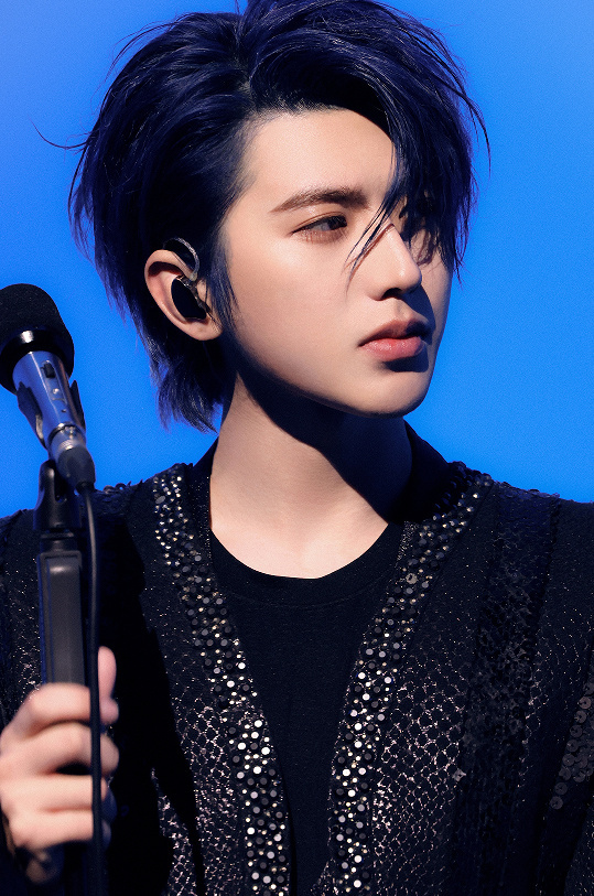 Cai Xukun's online concert KUN-style stage aesthetics ignites the whole ...