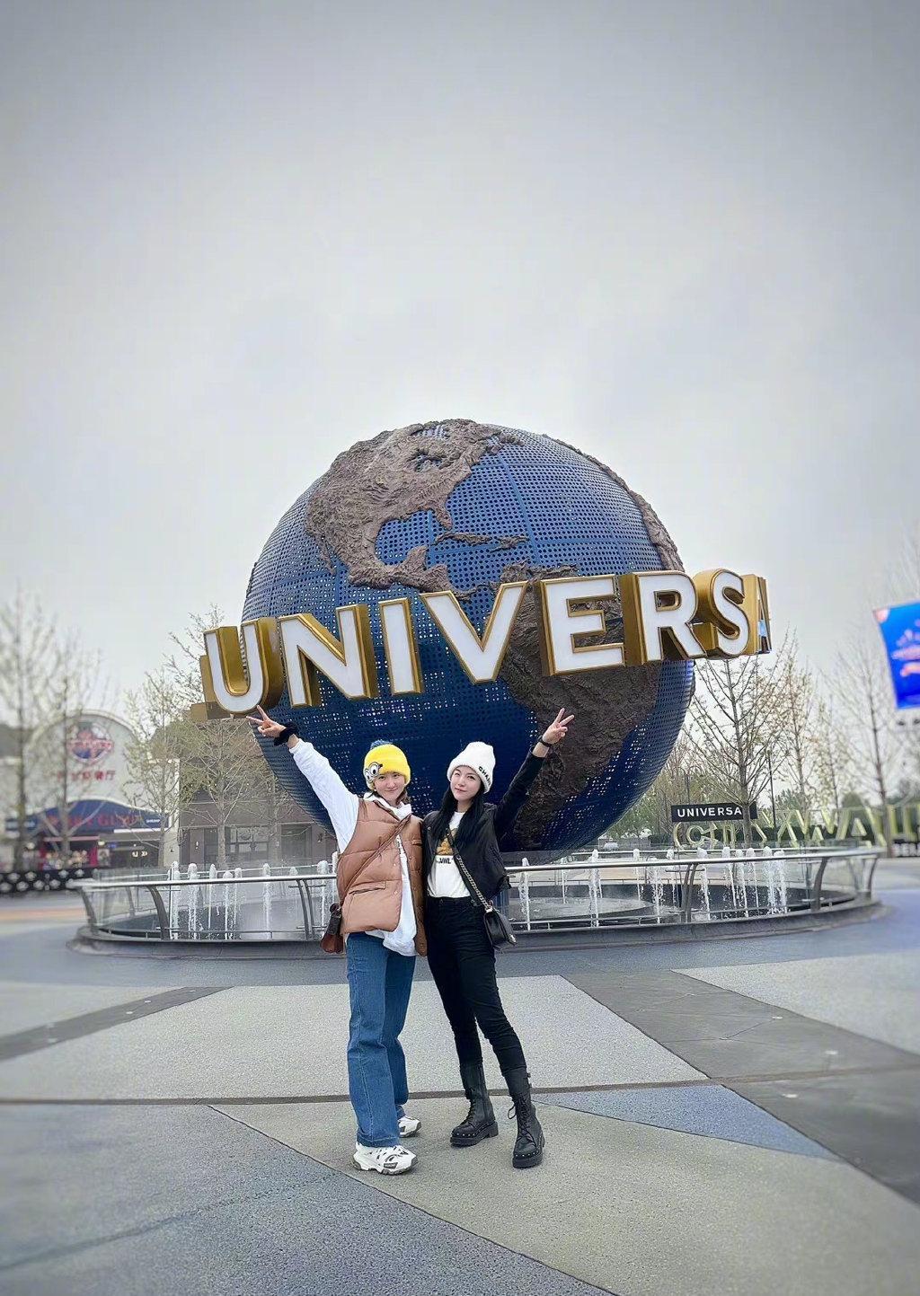 Michelle Chen and Ying Er take their baby to Universal Studios, their ...