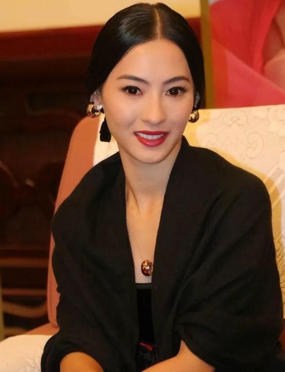 Zhang Ziyi and Cecilia Cheung are in the same frame, who is better in ...