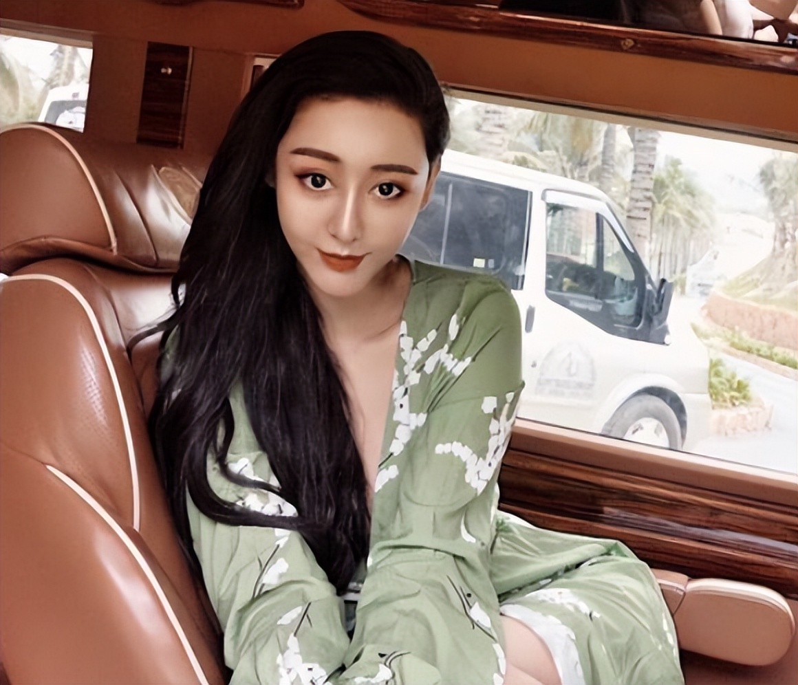 He Chengxi: After spending 8 million plastic surgery to become Fan ...