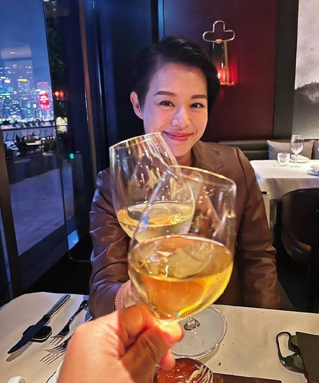 Myolie Wu and his wife post a post to celebrate their seventh wedding ...