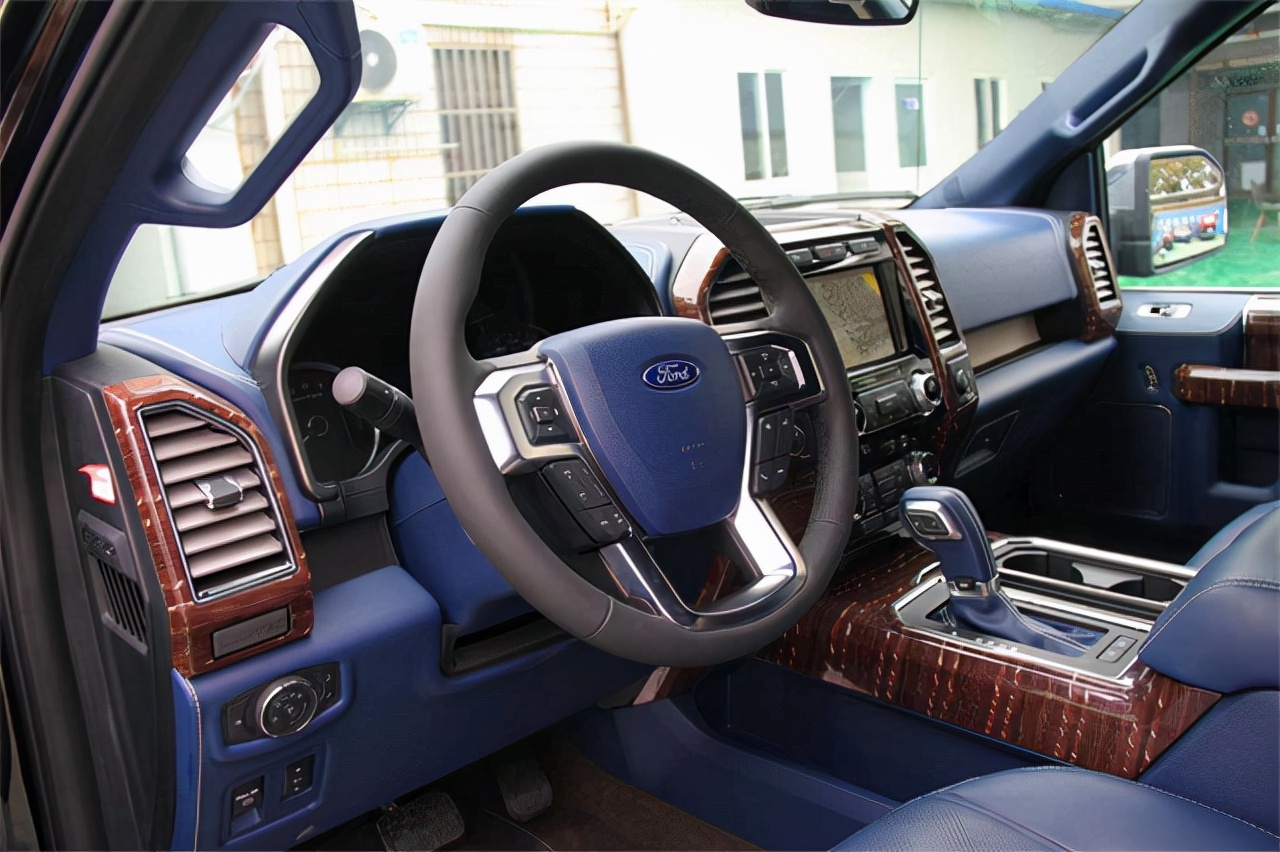 Large SUV Ford Valiant, a multi-functional vehicle, the original pickup ...