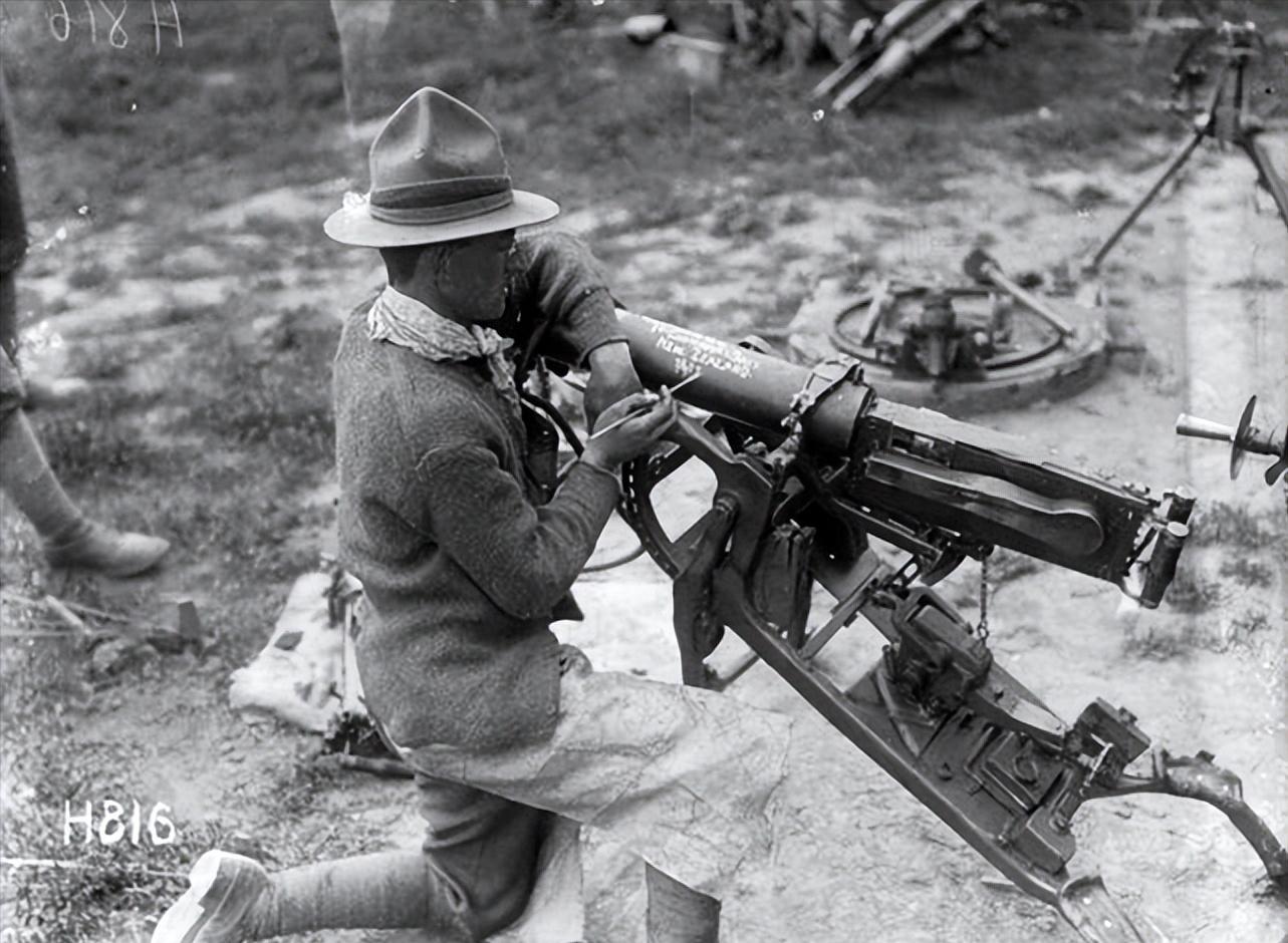 What is the power of the MG08 Maxim heavy machine gun known as the ...