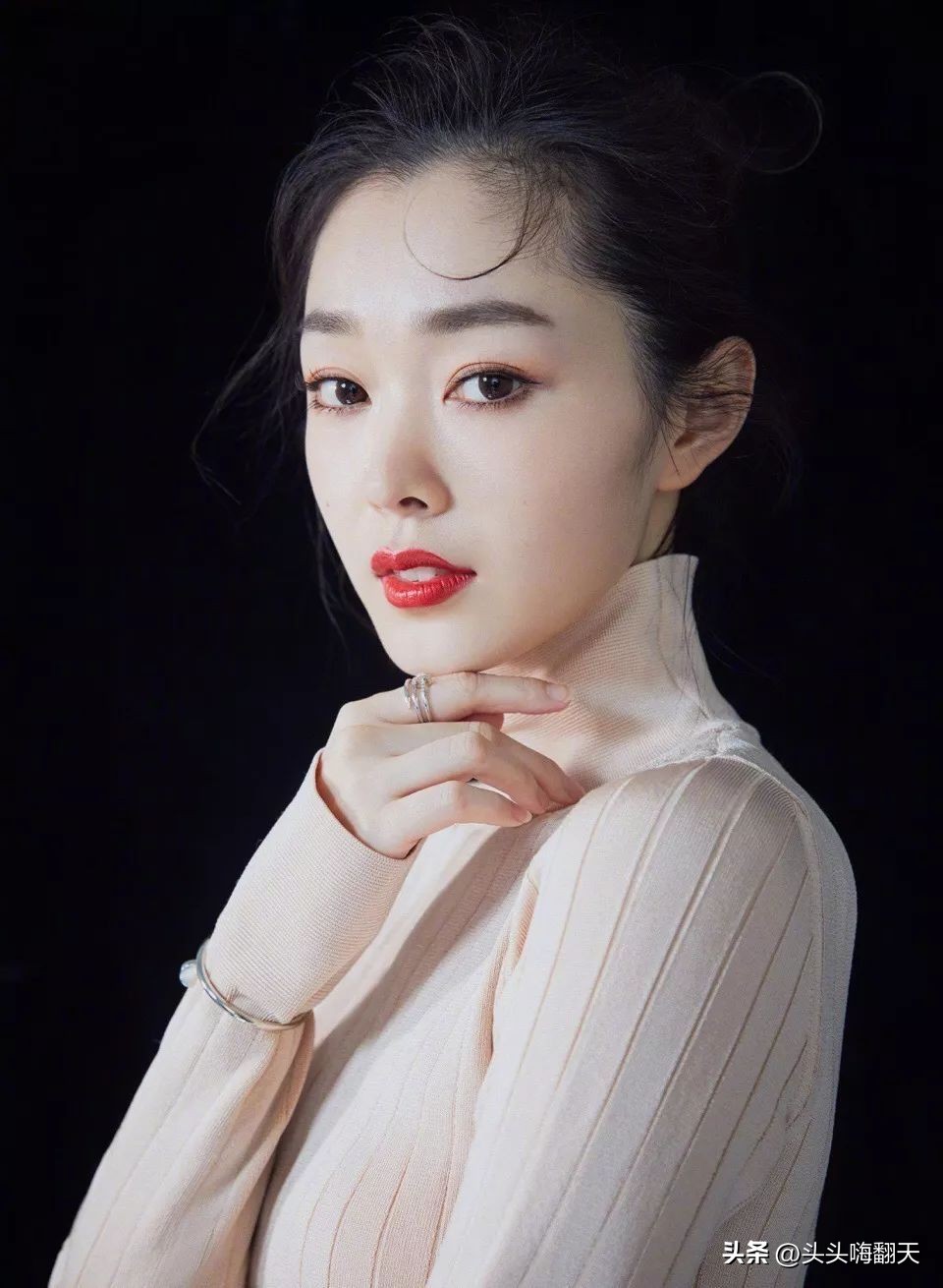 Song Yi's amazing photo long skirt and short skirt are both in battle ...